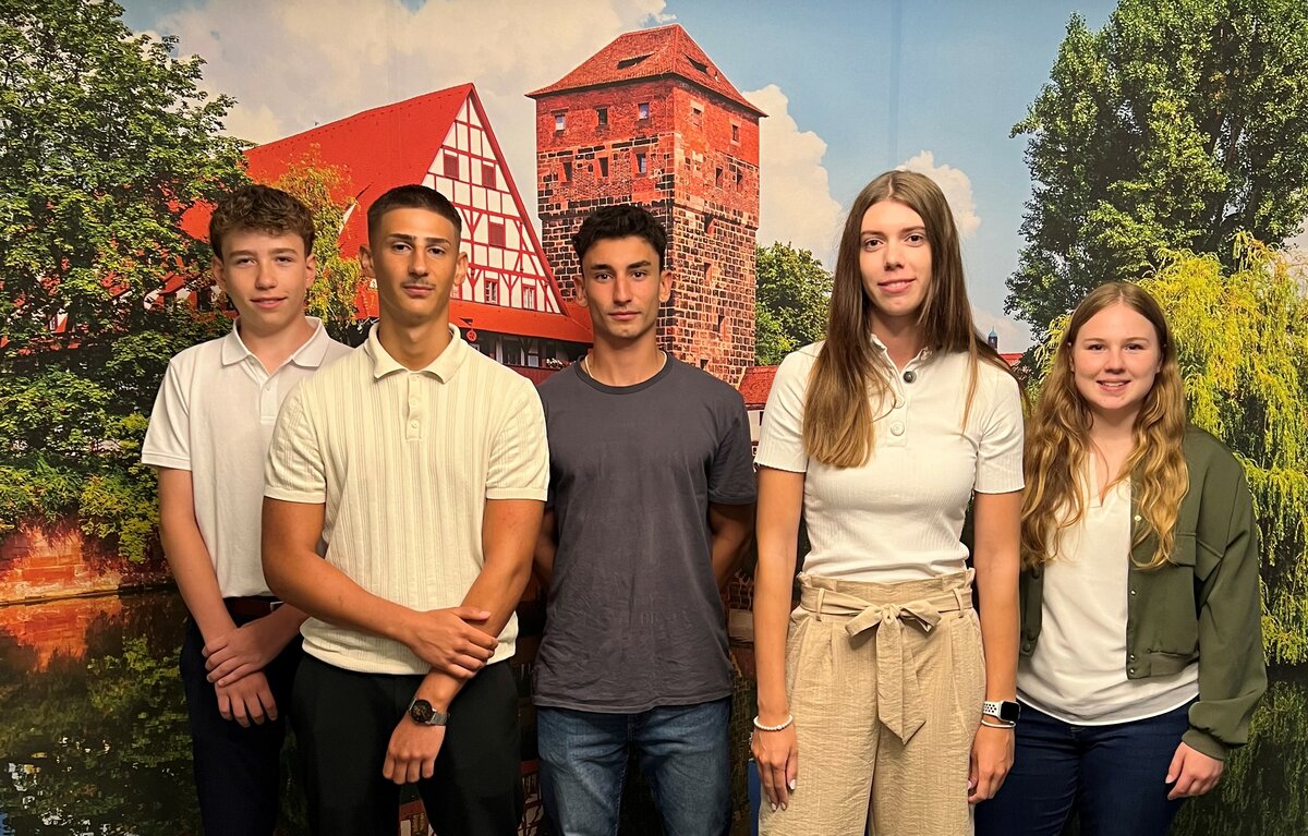 Fünf neue Auszubildende starten ihre Karriere bei der wbg | wbg ...